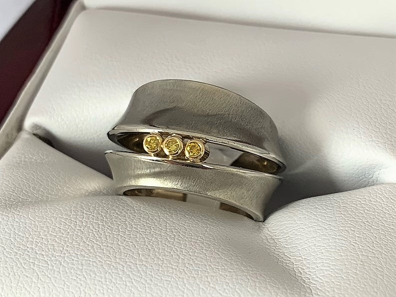 APC4068 - Wayne Mackenzie Ring – Adamas Goldsmiths